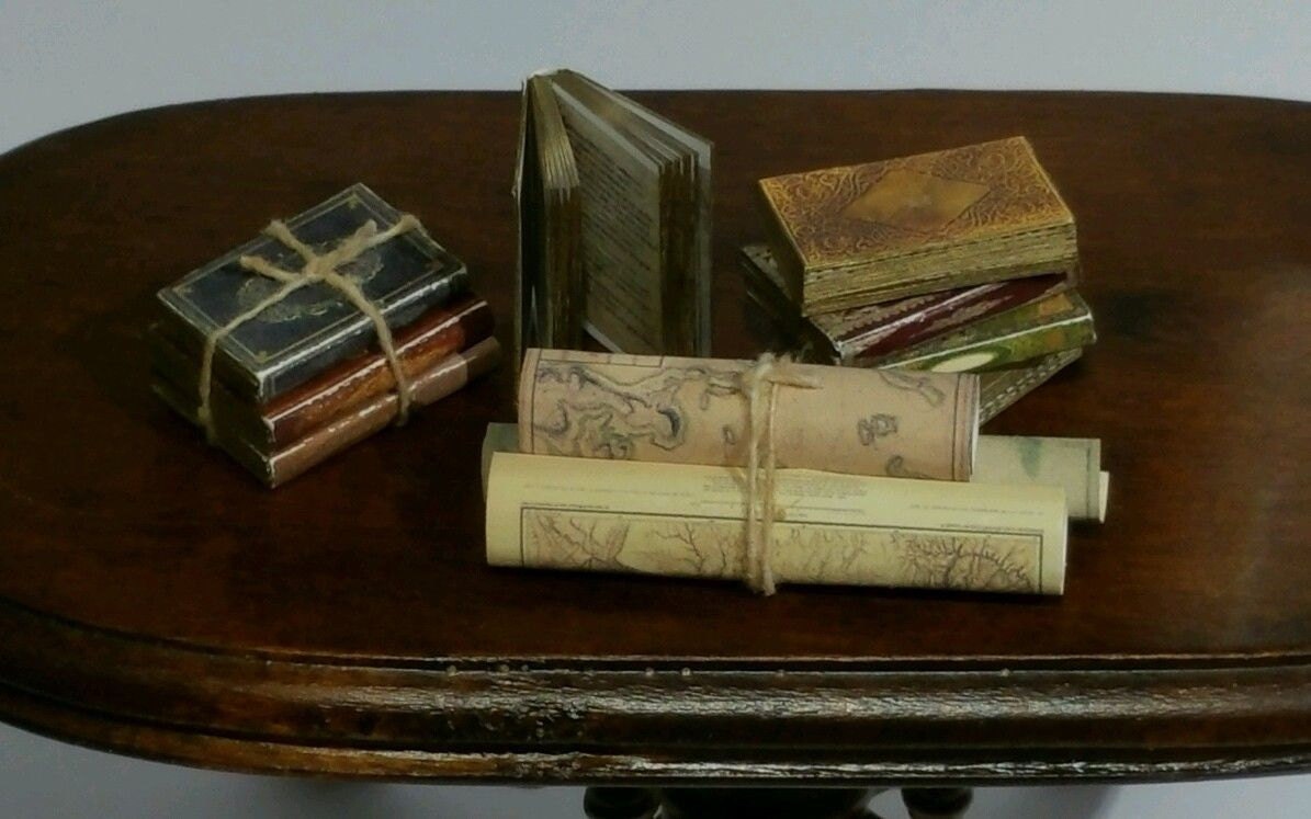 Dolls House miniature books Antique style job lot of 8 Books