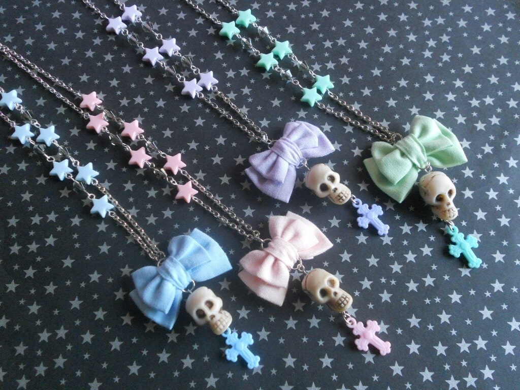 Pastel Goth mini bow with skull and stars necklace Fairy kei