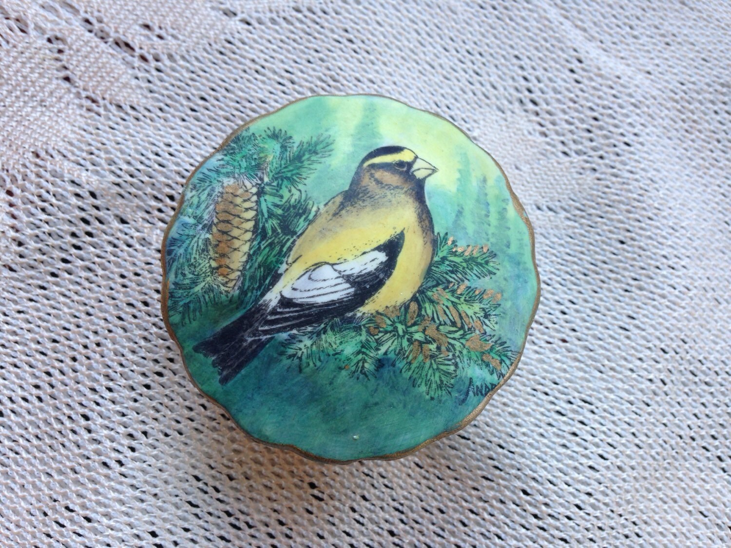 Vintage hand painted ceramic goldfinch trinket box – Haute Juice