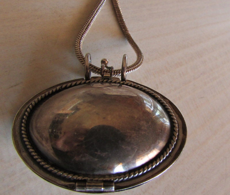 Unique Locket Like Sterling Silver and Onyx Pendant and Chain – Haute Juice