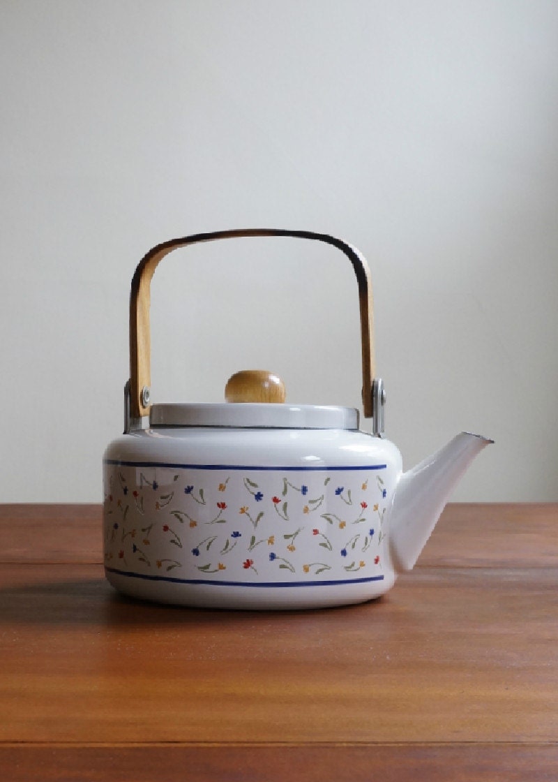 Vintage Tulip Teapot – Enamel and Wood – Haute Juice