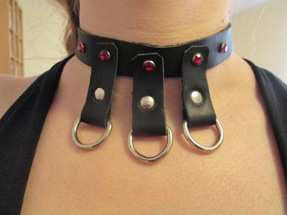 D Ring Choker W Red Gemstones