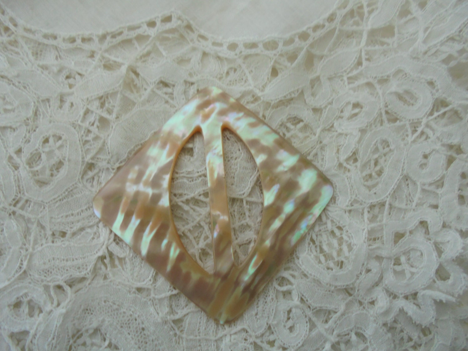 Antique shell buckle Mother of pearl 1910 – Haute Juice