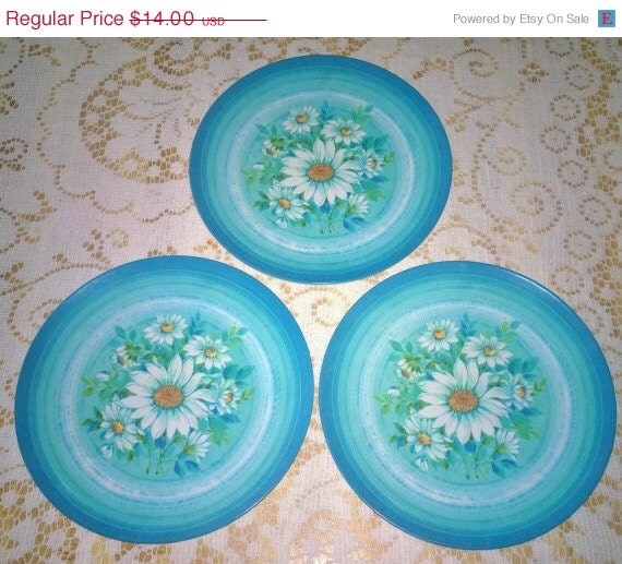 30% off entire store Three Vintage Melamine Daisy plates 1970’s – Haute ...