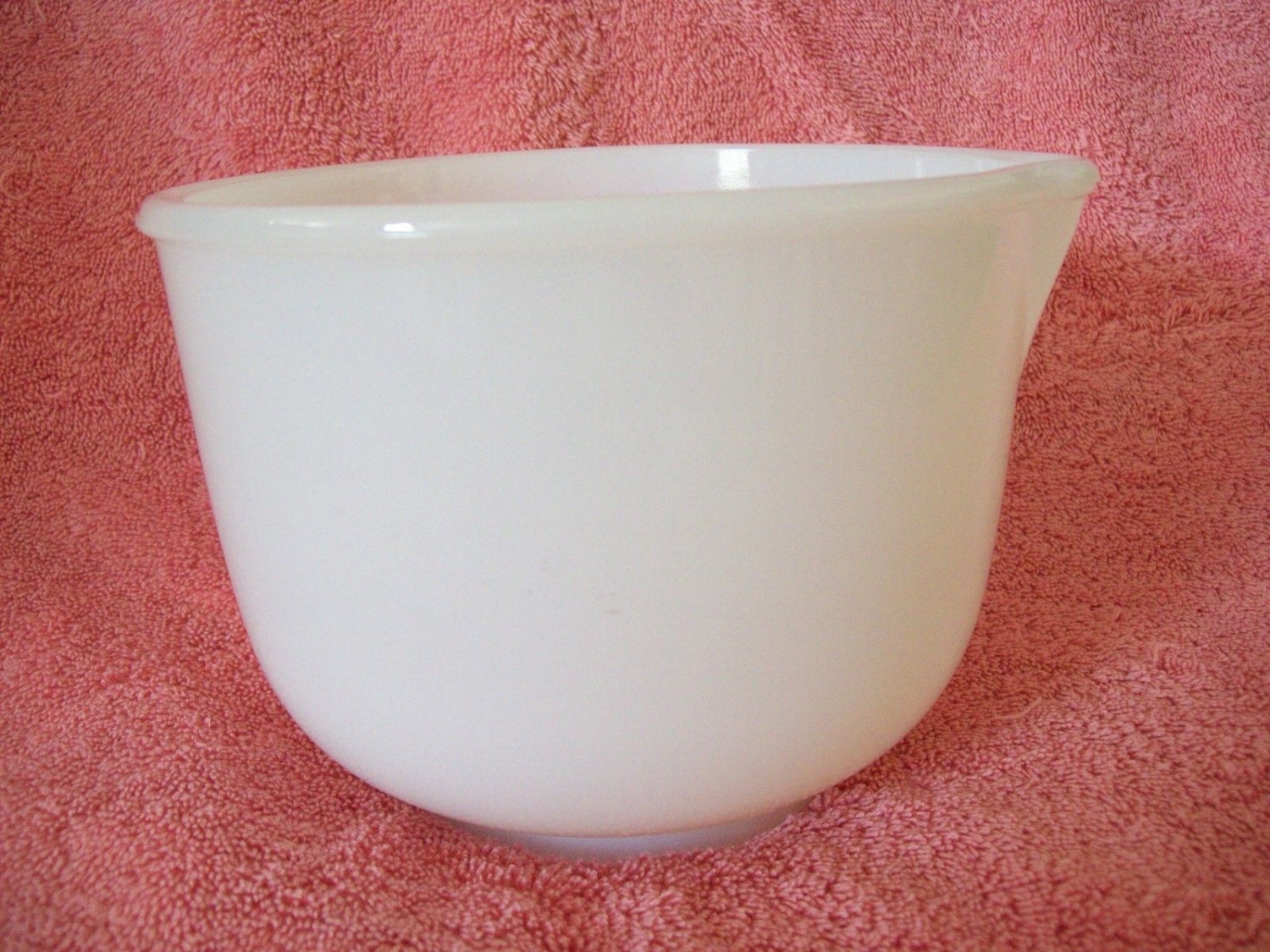 VINTAGE Pyrex for Sunbeam White Milk Glass Mixing Bowl, spout – No 14 ...
