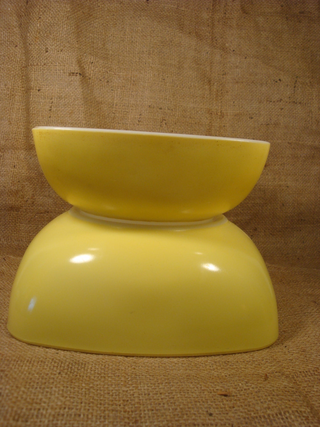 Pyrex Primary Yellow Square Bowls – Haute Juice