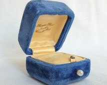Popular items for velvet ring box on Etsy