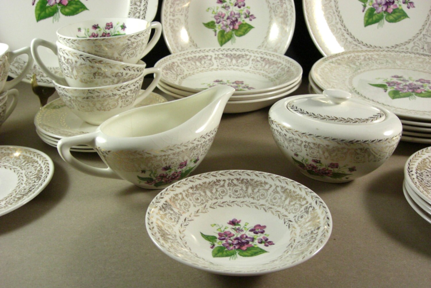 Cunningham Pickett Spring Violet China / 30 Pieces / 22kt