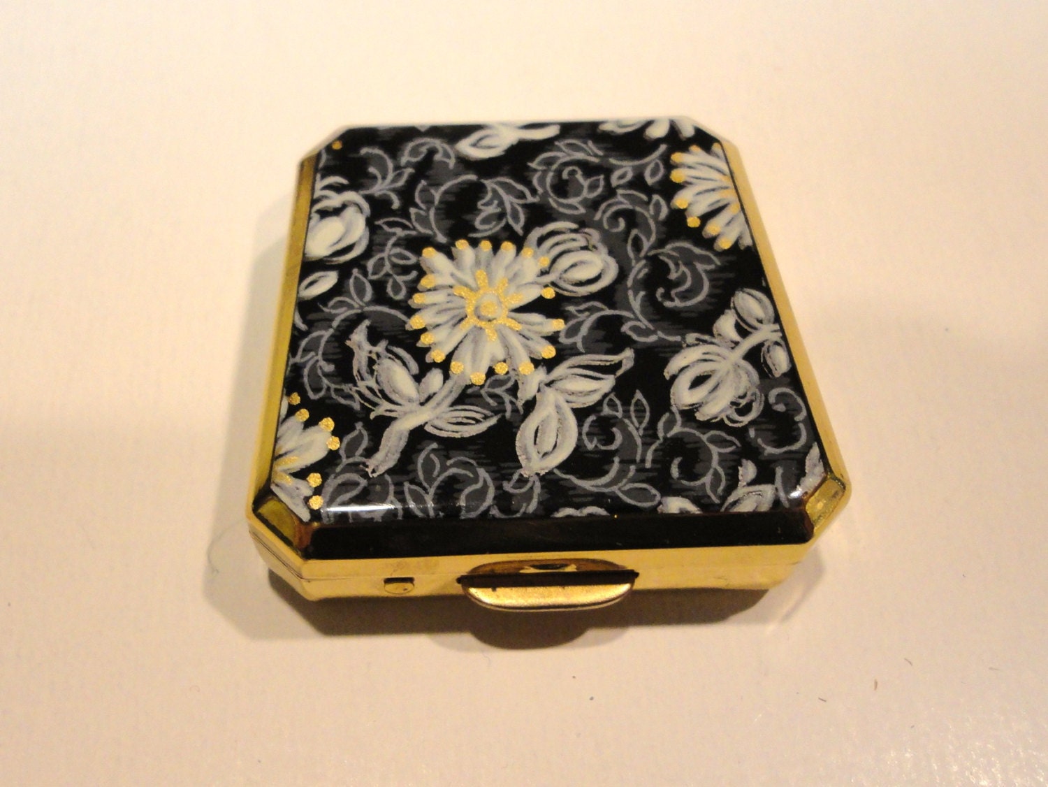 STRATTON Made in England Brass Compact Hard Contact Lens Case – Haute Juice