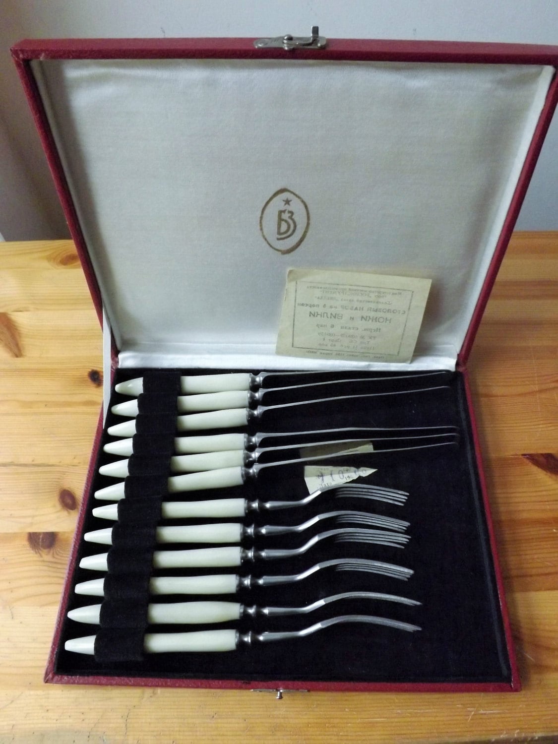 Soviet Vintage Cutlery Flatware Set of 12, Bakelite Forks Knives Set ...