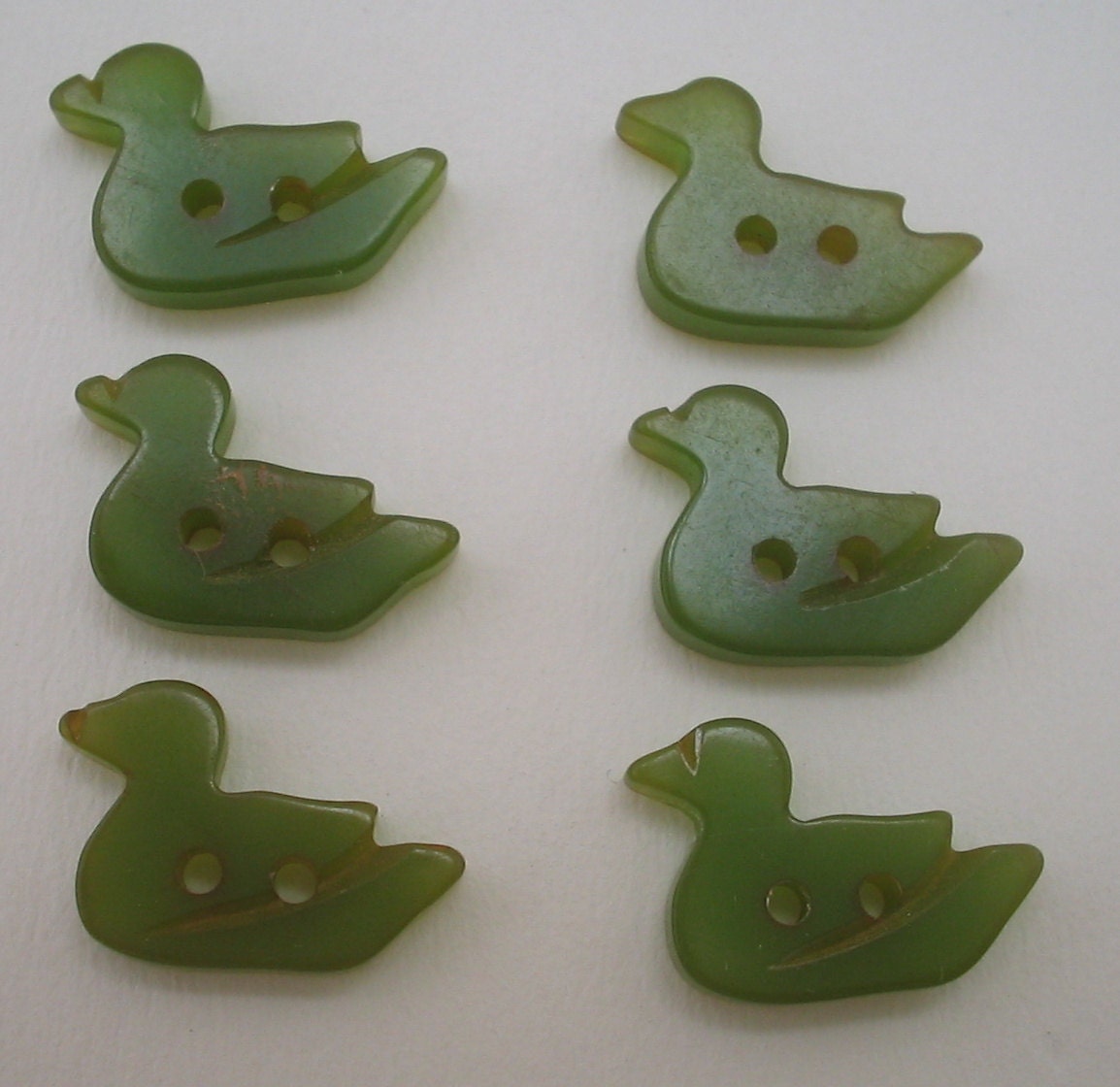 Bakelite duck buttons green set of 6 Duck buttons Green