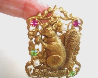 Squirrel brooch | Etsy