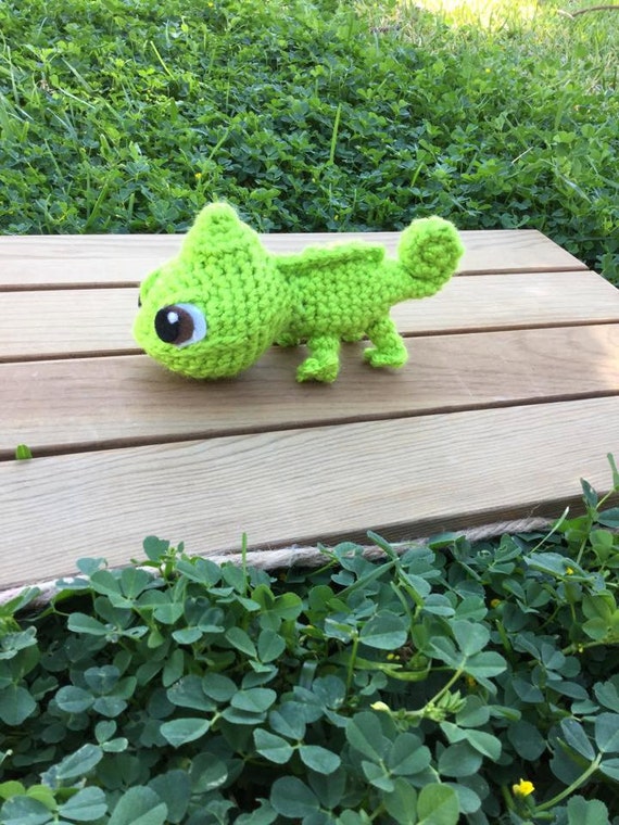 crochet pascal from tangled rapunzle