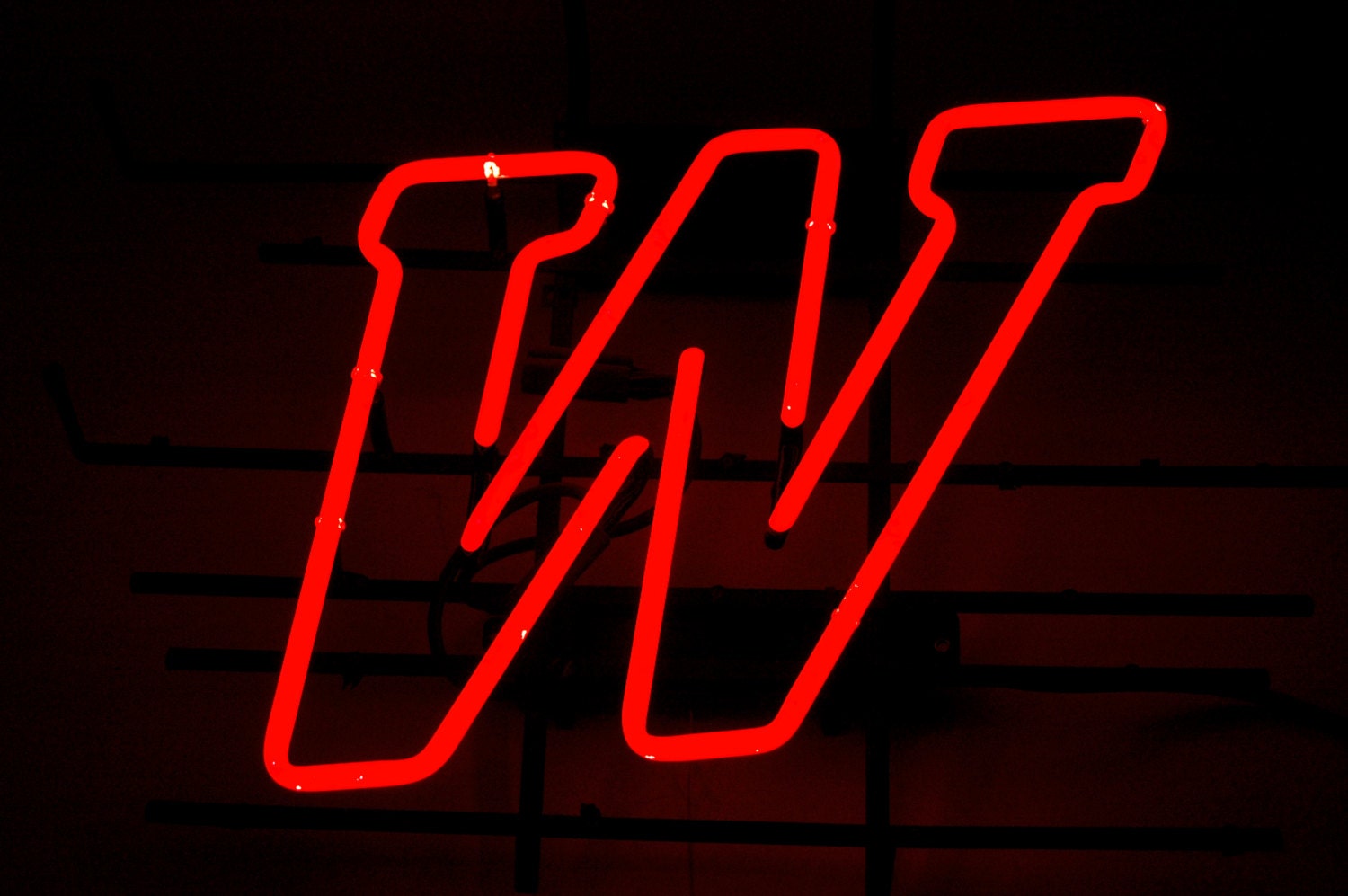 Vintage Red Letter W Neon Sign Man Cave Bar Wisconsin Winston
