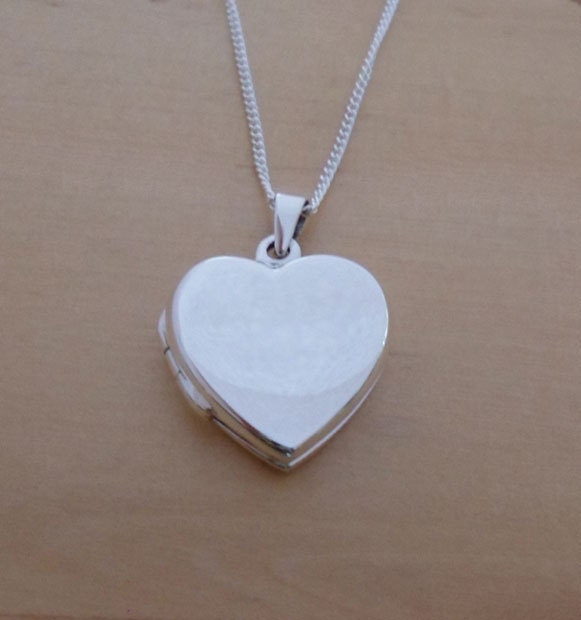 925 Sterling Silver Polished 18 mm Diameter Love HEART Locket