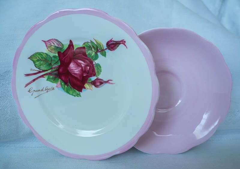 Vintage Roslyn Fine Bone China – Wheatcroft Roses – Grand Gala Saucer ...