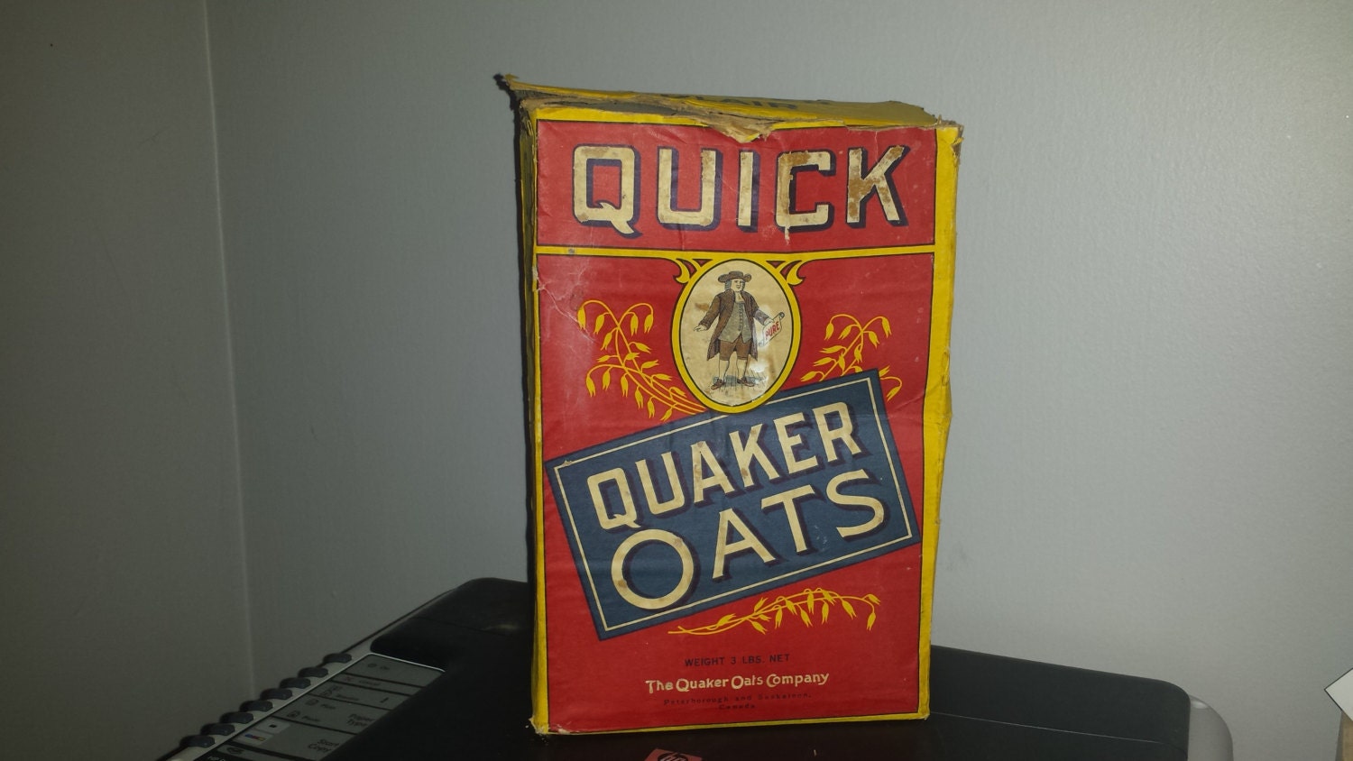 Vintage Quaker Oats Box. Antique. Great Colours. Display.