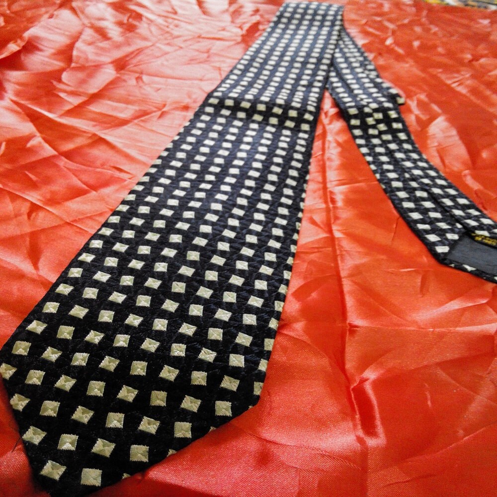 Auth NINA RICCI Necktie Geometric Pattern On Woven Silk Tie – Haute Juice