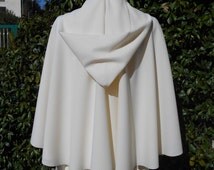 Spring cape in warm and light crepe wool with large hood