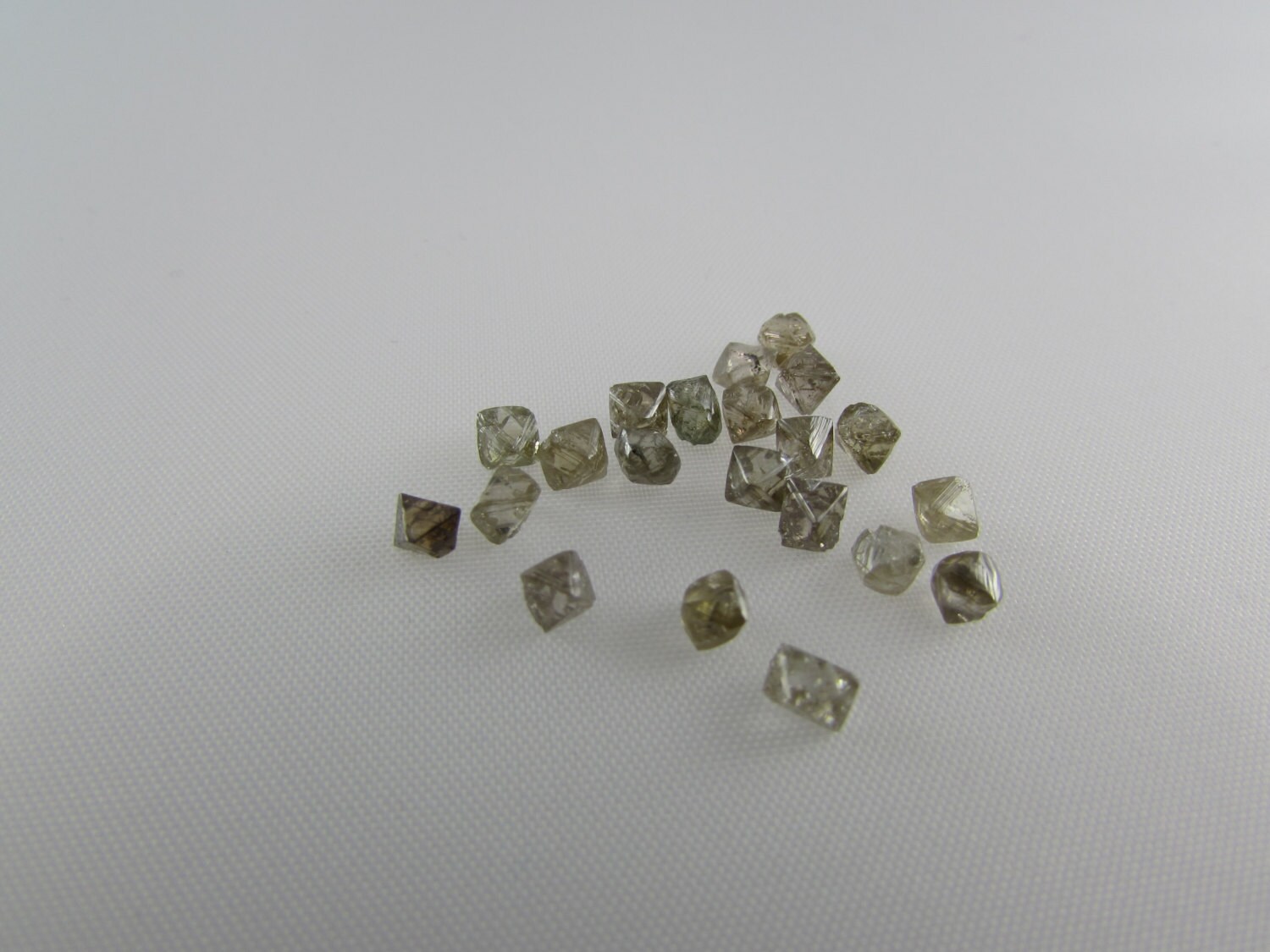 Clear Rough – diamonds r' unique