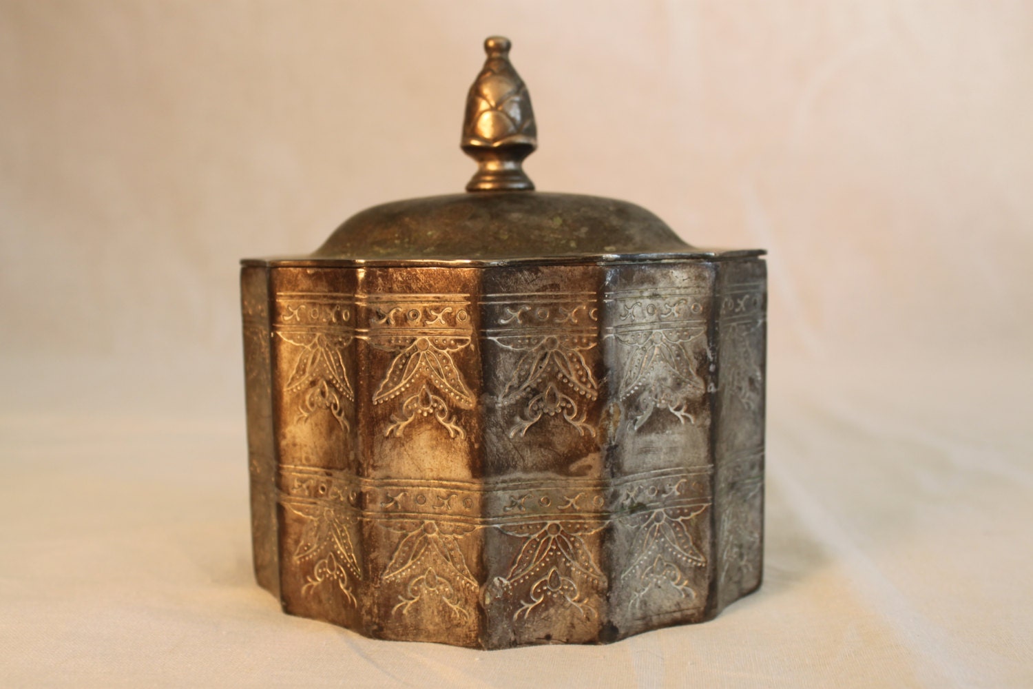 Vintage, etched, pewter jewelry or trinket box. Scalloped, lidded ...