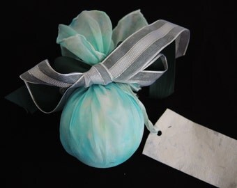 Gift wrap bath bombs | Etsy