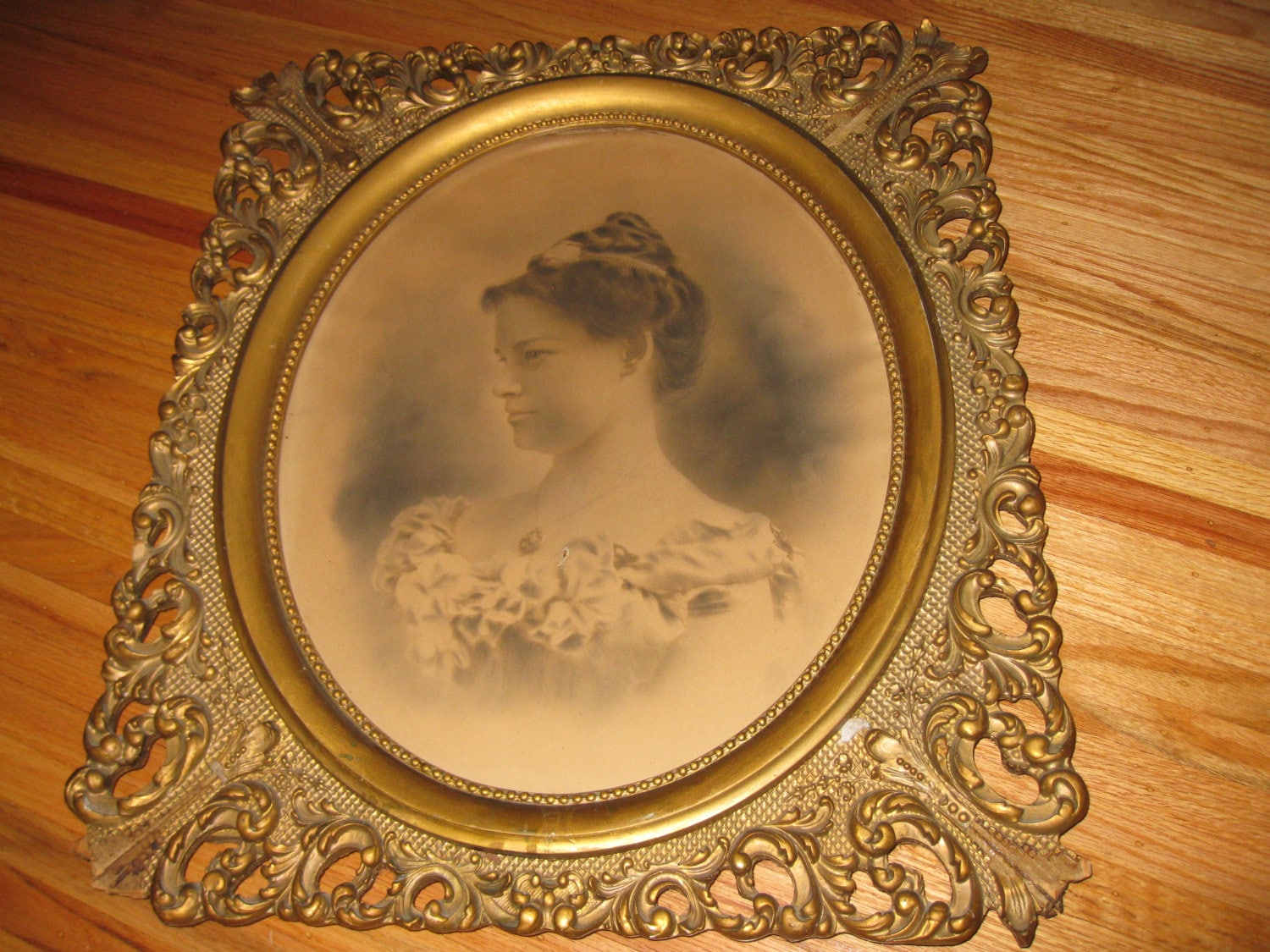 ORNATE ANTIQUE FRAME Large 1800's Oval Opening With