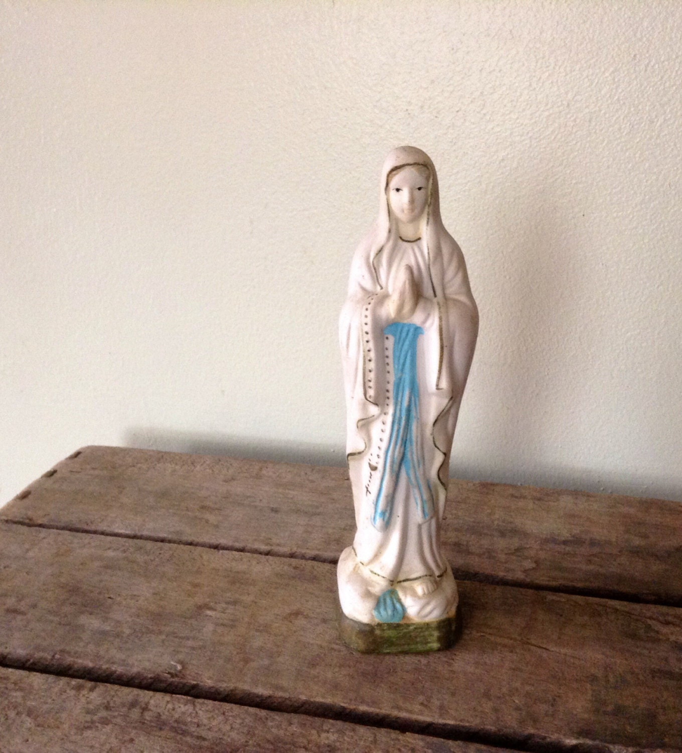 White & Blue Ceramic Autom Virgin Mary Praying Statue Religous