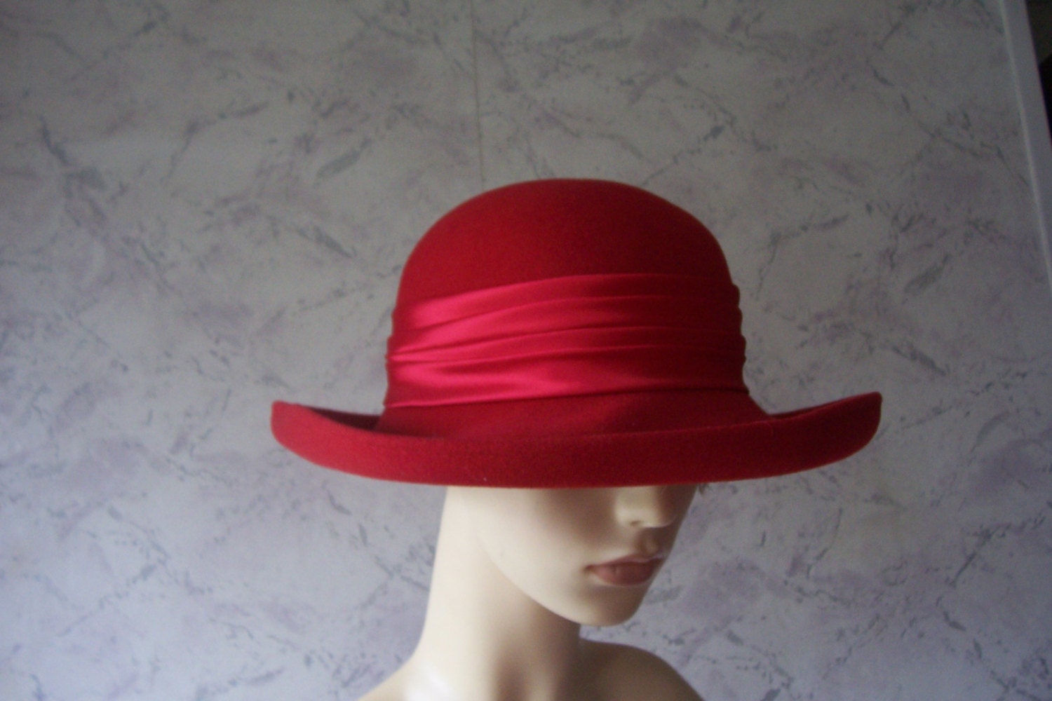 Classic Authentic Vintage Vivid Red All Wool Satin Banded Hat – Haute Juice