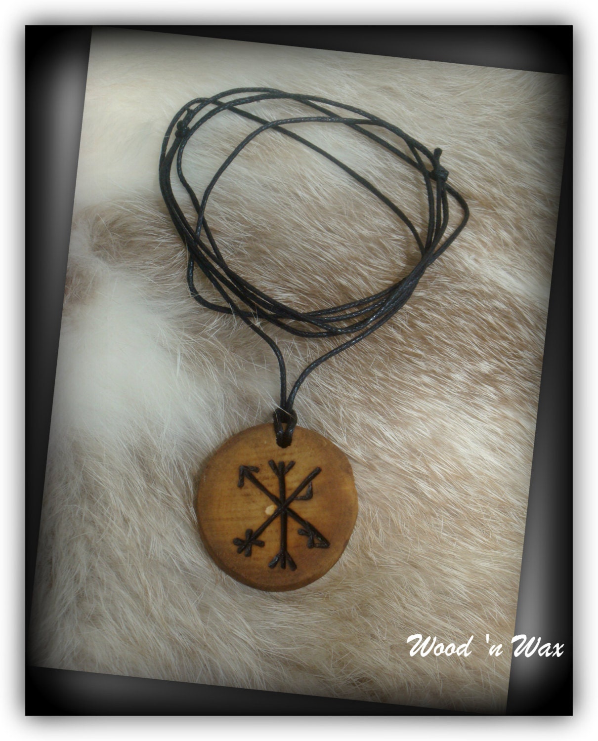 Protection Bind rune pendant in Oak Runes Bindrunes Odin
