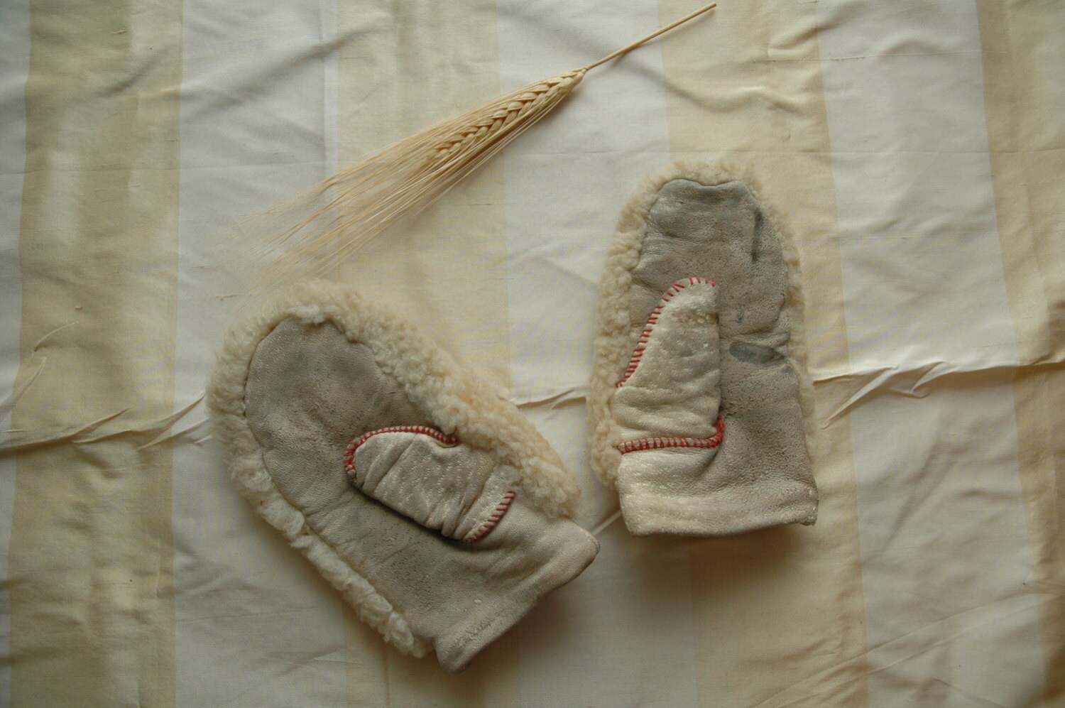 Vintage Childrens Eskimo Mittens 50s Industrial by AmbientAtelier