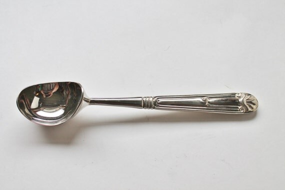 ICE CREAM SCOOP: Fancy Silver Plated Ice Cream Scoop
