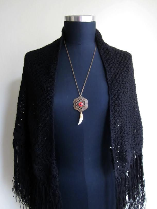 Black knitted fringe shawl – Haute Juice