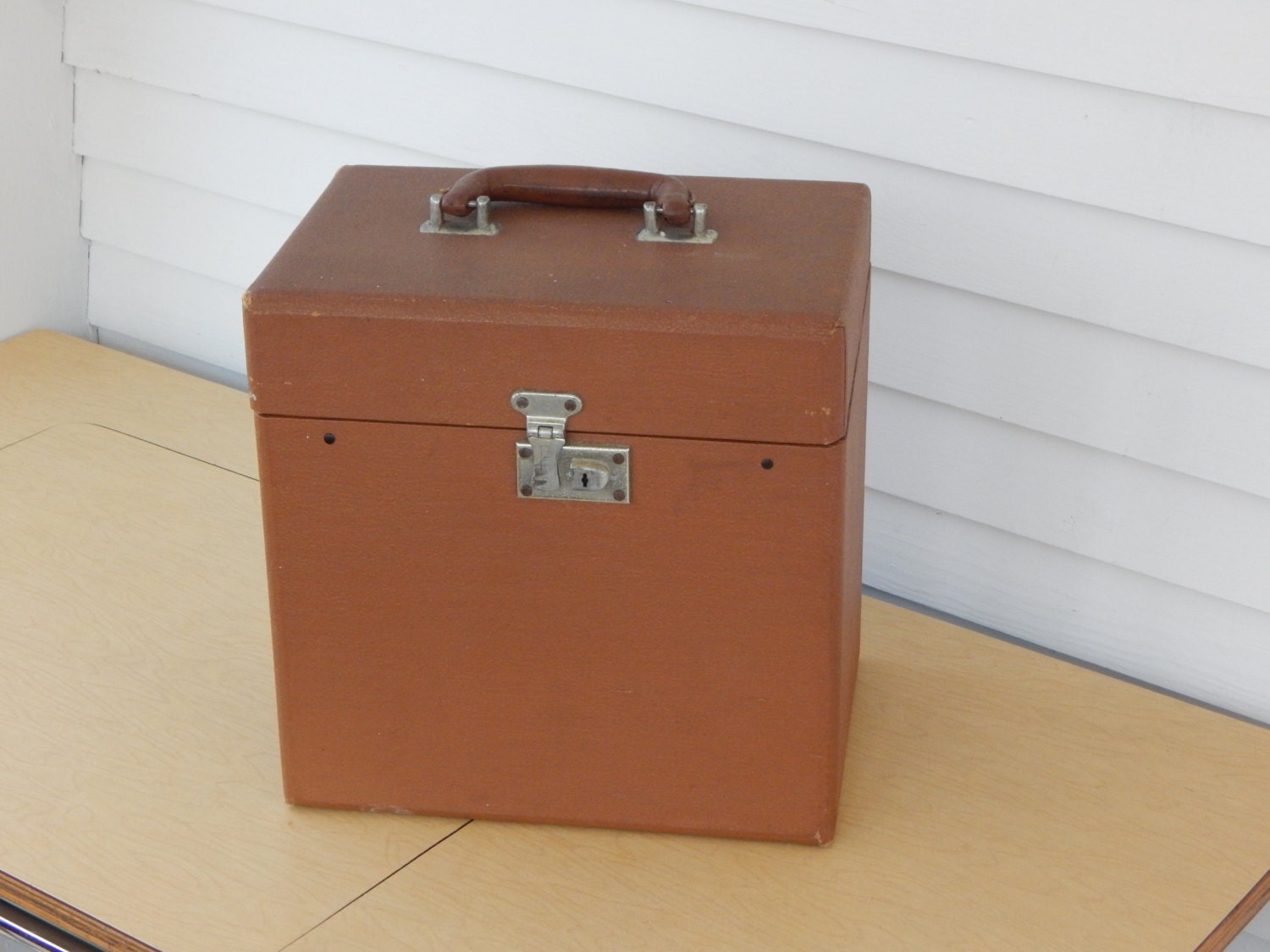 Vintage 78 RPM vinyl carrying case – hardcase record storage – Haute Juice