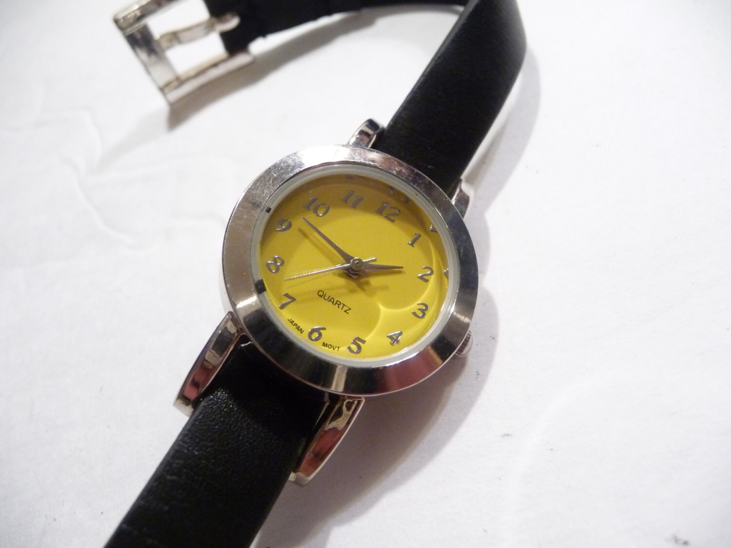 Women’s Happy Yellow Watch Face w/ Interchangeable Band – Haute Juice