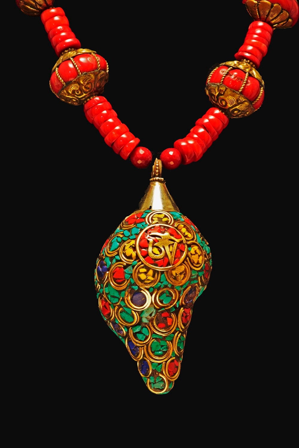Tibetan Sacred Chank with OM & Coral
