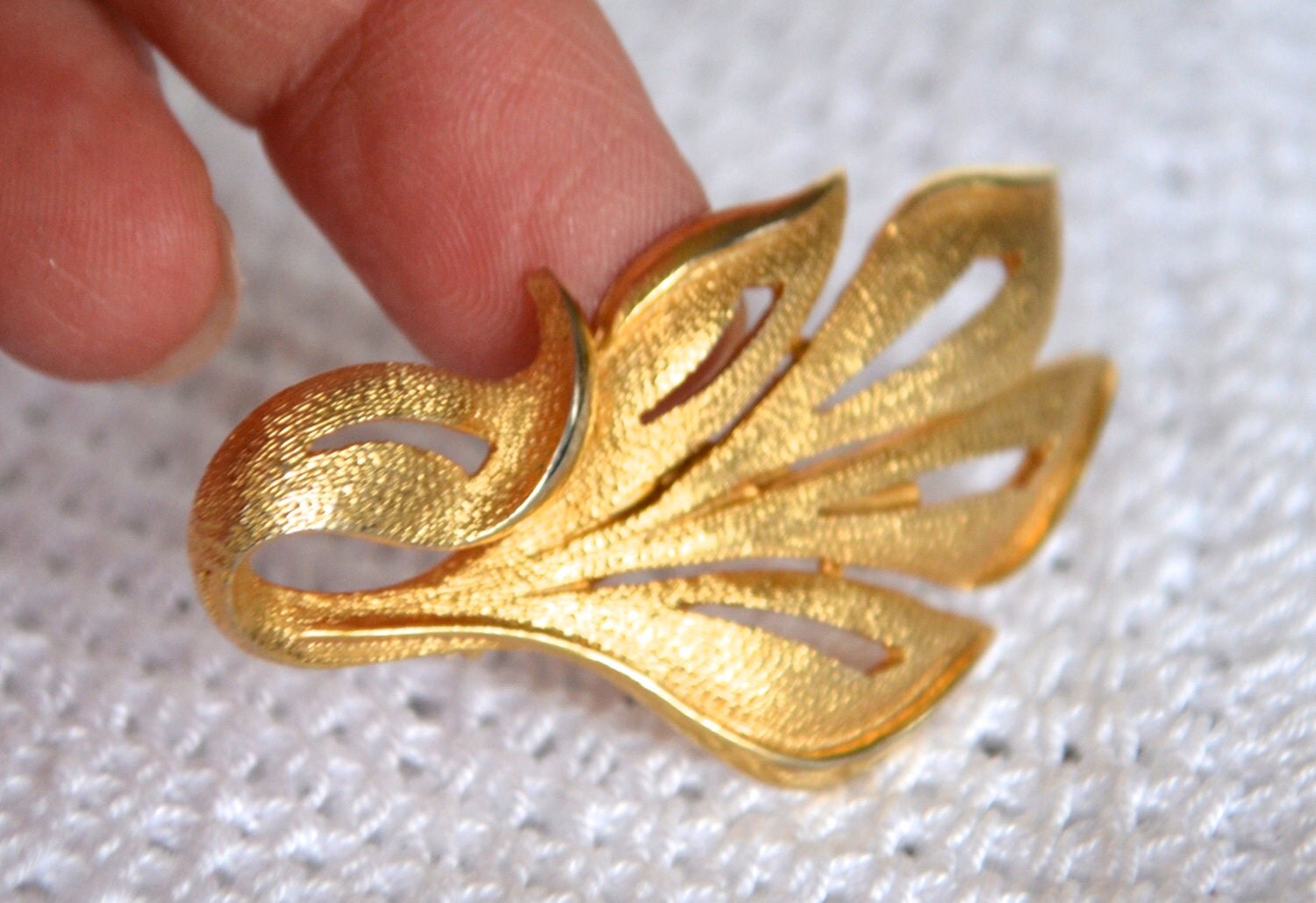 GOLD LEAF BROOCH chunky mud century Vintage Brooch Pin Stylized Heavy ...