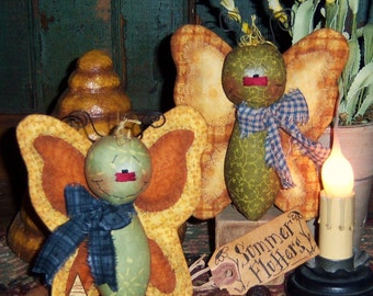 Primitive Patti's Ratties Bug Worm Garden Green by pattisratties