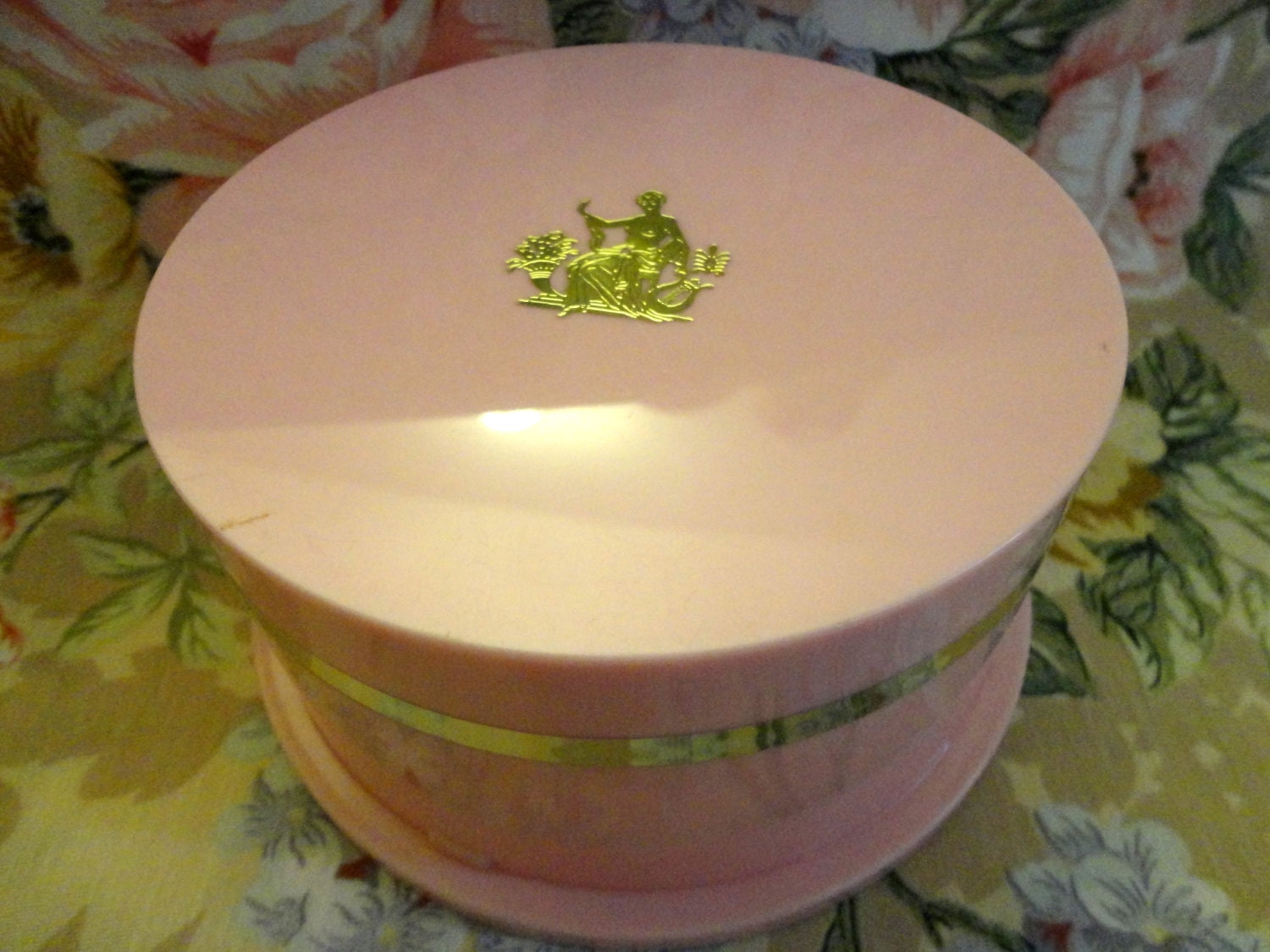 Vintage Round Powder Box 1960s – Pretty Pink Plastic with gold rim and ...