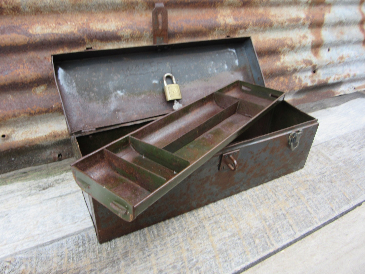 Vintage Metal Tool Box with REESE Lock and Key Painted Metal Industrial ...