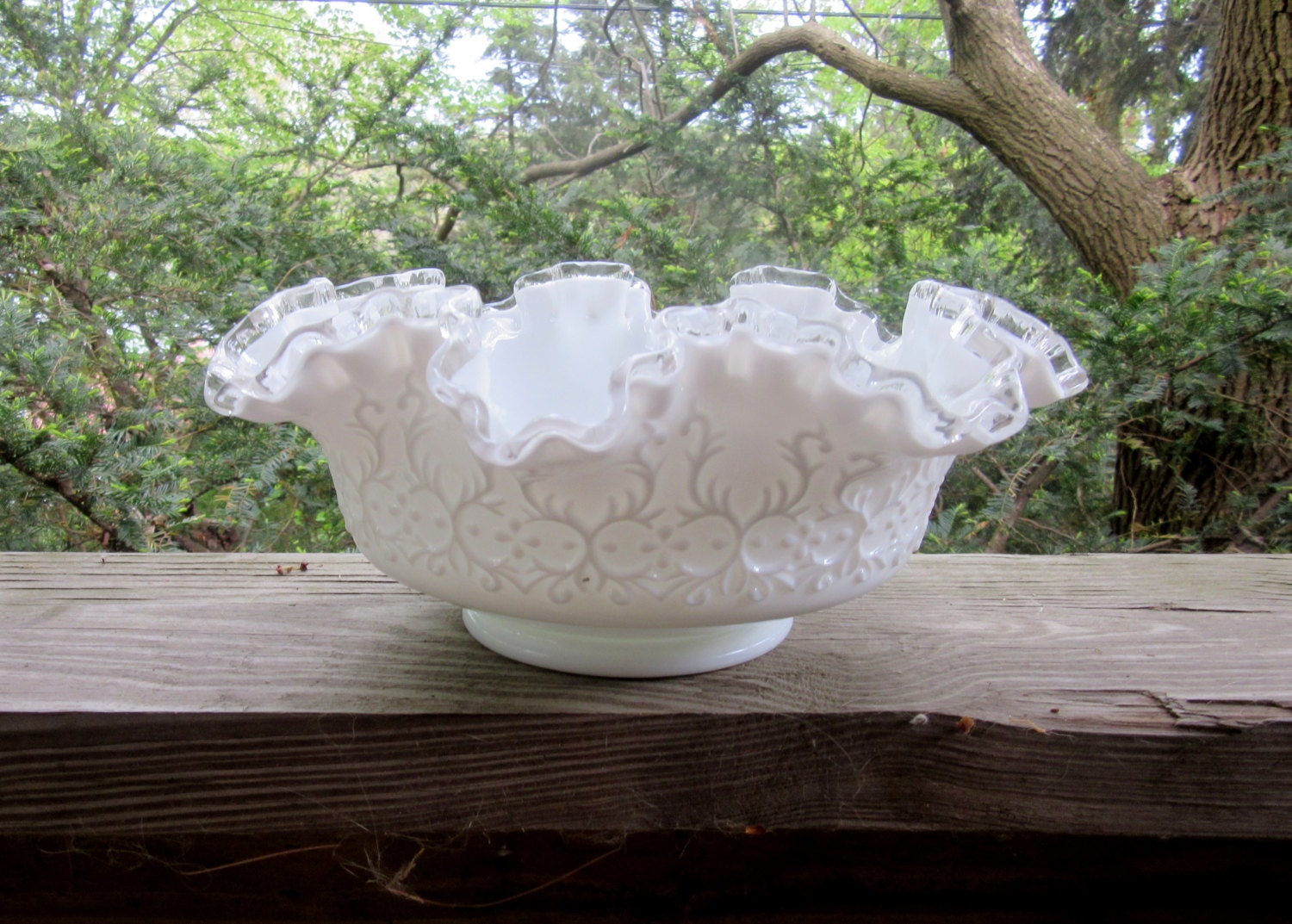 fenton spanish lace white silver crest ruffled bowl – Haute Juice