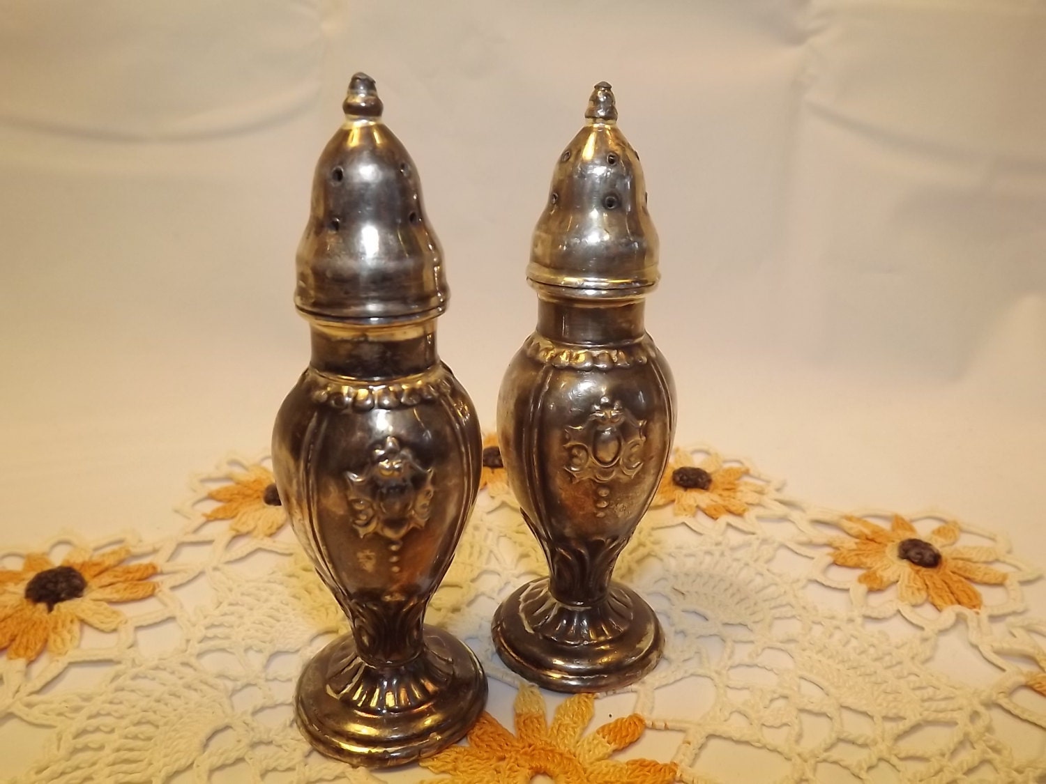 Vintage Trent Salt and Pepper Shakers, Silver Plate with Removable Tops ... Vintage Trent Salt and Pepper Shakers, Silver Plate with Removable Tops ...
