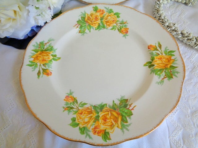 Vintage Royal Albert Tea Rose Dinner/Serving Plate Lovely Yellow Roses ...