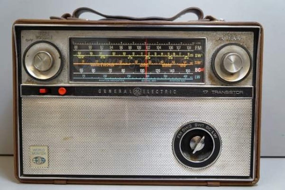 Vintage General Electric GE 17 Transistor World by LQDBLACK