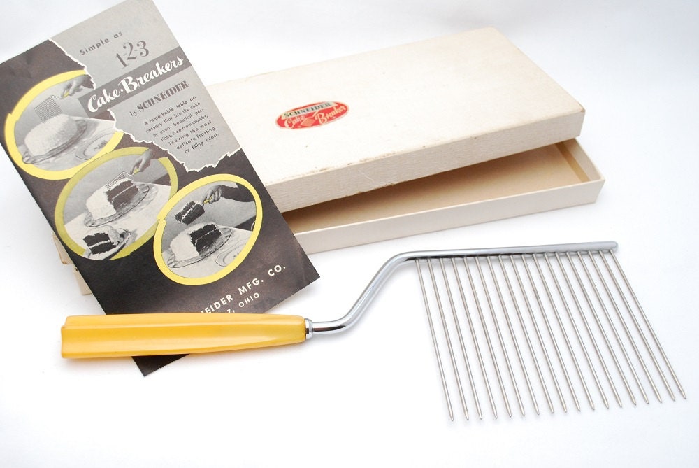 Vintage Mustard Yellow Bakelite Cake Slicer – Cake Breaker – 1940’s ...