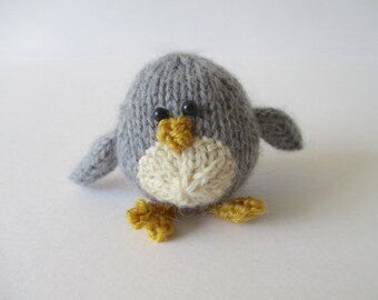 Huffin' Puffin toy knitting pattern by fluffandfuzz on Etsy