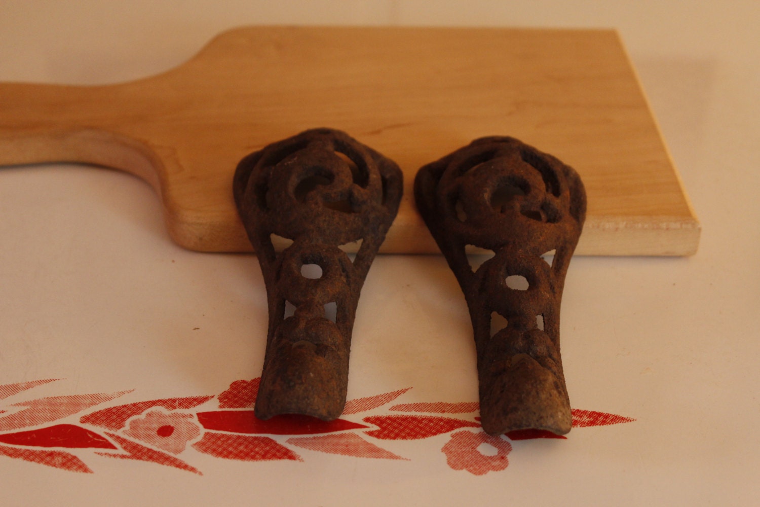 Early 1900s ANTIQUE Cast Iron LEG Set, Matching Rusty Ornate Legs ...