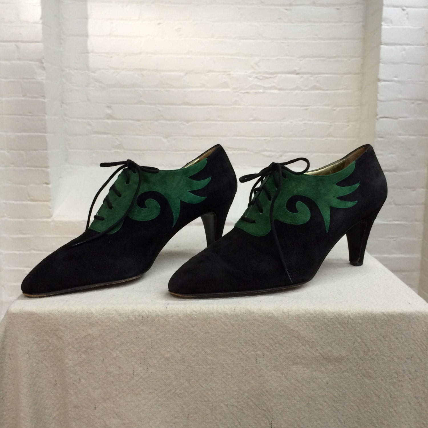 vintage Escada shoes // black and green suede lace-up oxfords