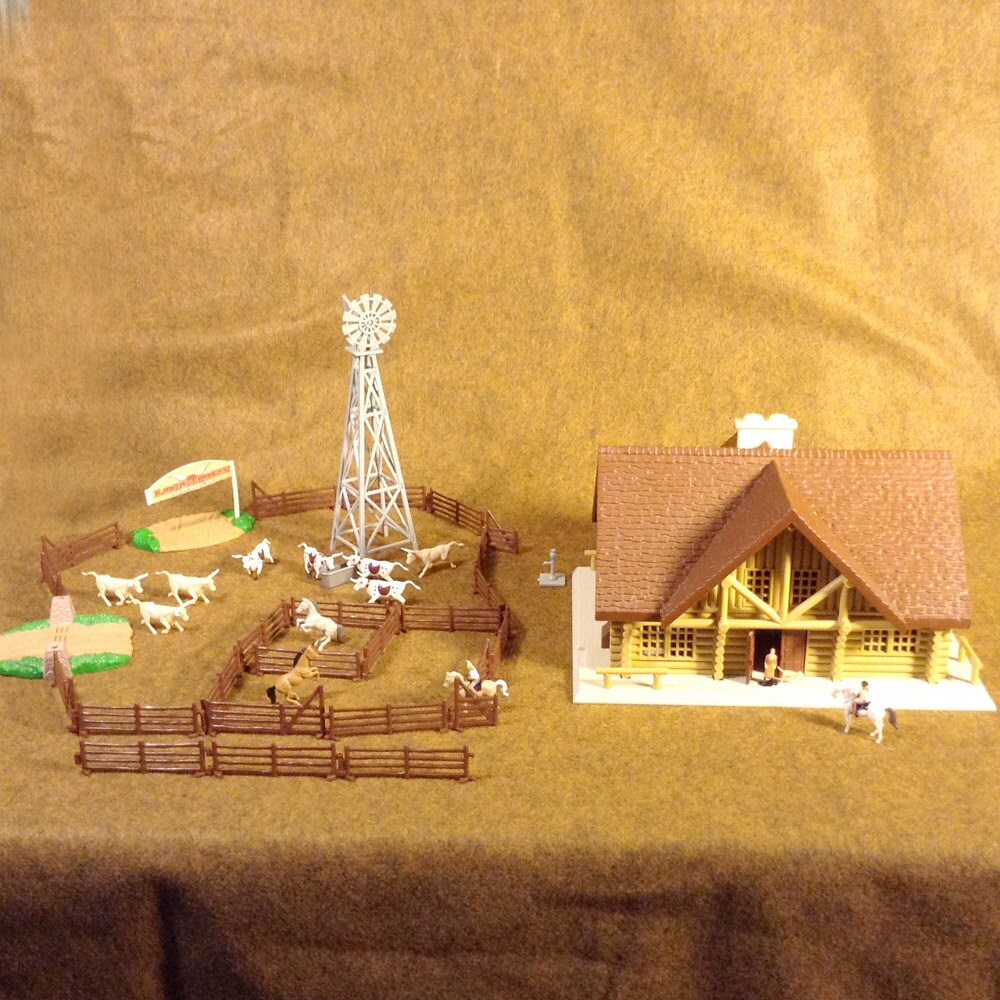ERTL Longhorn Ranch – Log Cabin – Fences – Windmill – 86 total pieces ...