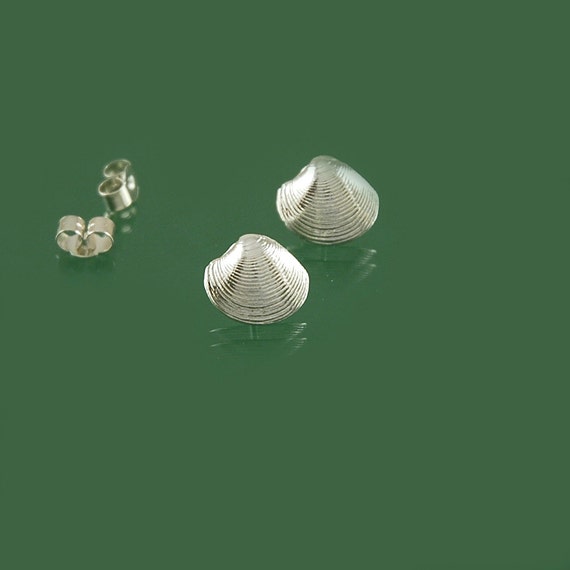 Shell stud earrings in 925 sterling silver